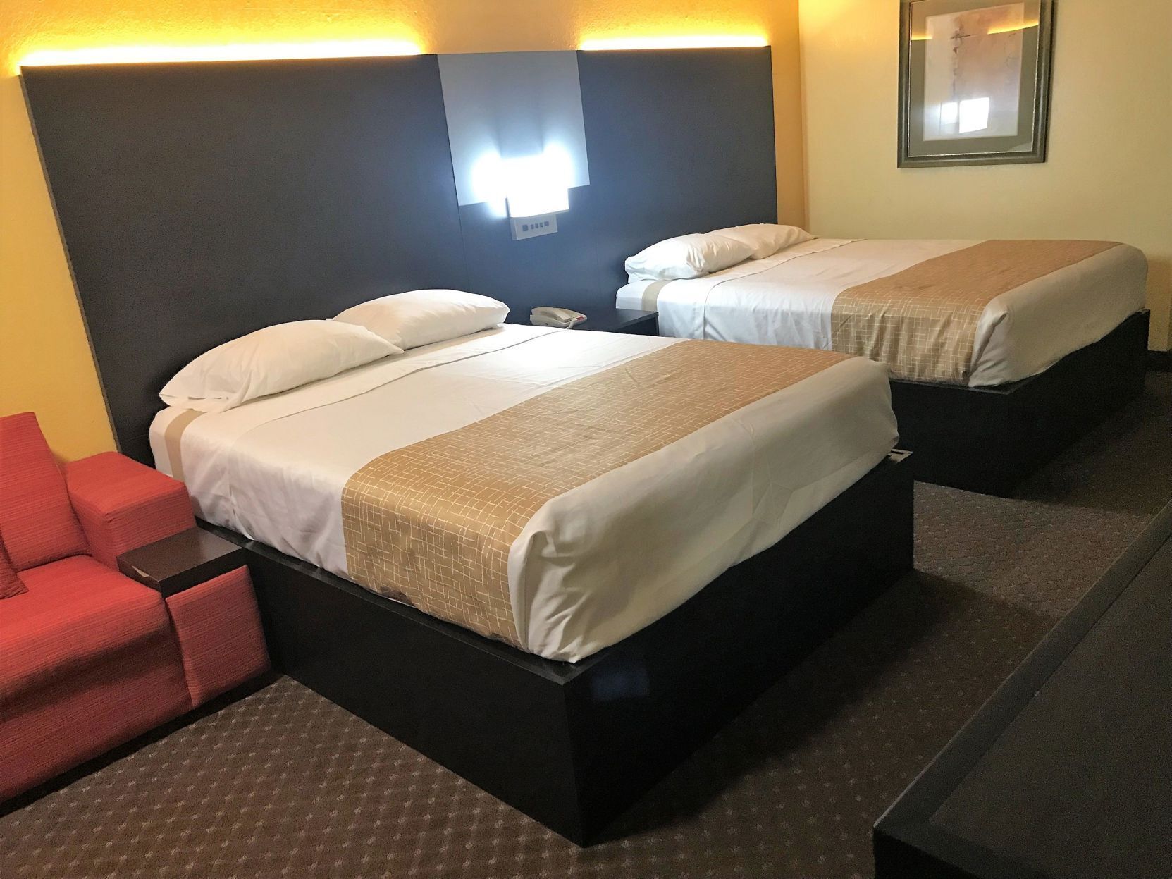 1 quarto, camas com colchões pillow-top, escrivaninha