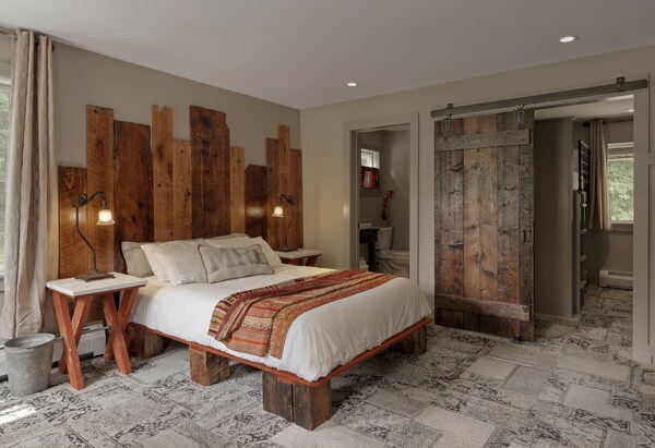 Mad River Barn - Waterbury Village Historic District, VT