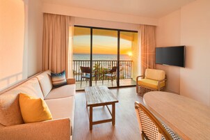 Roupa hipoalergénica, cofre com capacidade para portátil, secretária 