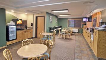 Café da manhã com buffet grátis todos os dias