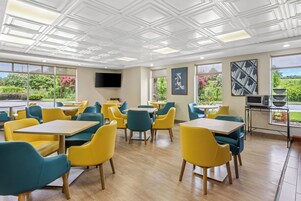 Café da manhã com buffet grátis