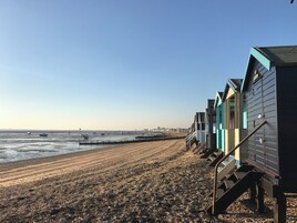 Suíte premier, vista para o mar, em edifício anexo | Praia | Na praia 