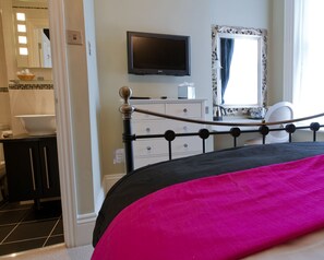 Quarto casal | Roupas de cama premium, individualmente mobiliados, escrivaninha
