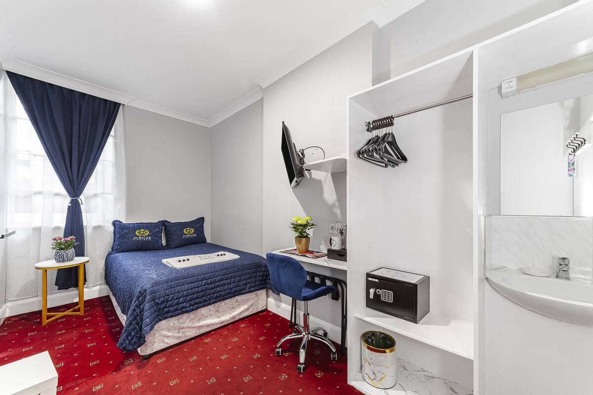 Quarto Duplo Básico, casa de banho partilhada | Cofre no quarto, quartos insonorizados, ferro/tábua de engomar