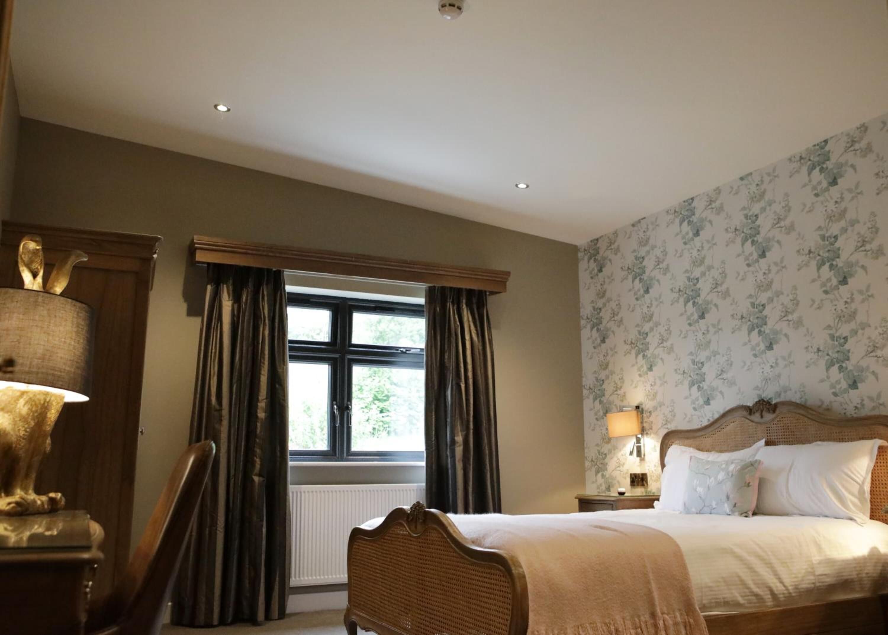 Com decoração personalizada, com mobília individualizada 