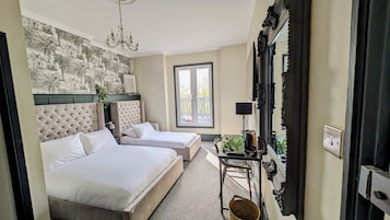 Quarto Triplo Premium | Com decoração personalizada, com mobília individualizada 