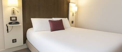 Quarto Clássico com Cama de Casal, 1 cama de casal | Com mobília individualizada, secretária, quartos insonorizados