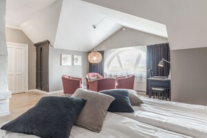 Suíte | Roupas de cama antialérgicas, escrivaninha