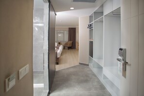 Quarto Triplo Deluxe | 1 quarto, lençóis italianos Frette, roupa de alta qualidade, minibar 