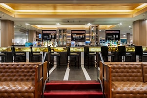 Este bar no lobby do hotel 