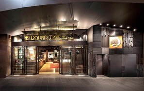 DoubleTree by Hilton Hotel Melbourne - Flinders Street in Melbourne ...