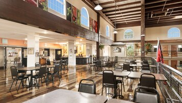 Pequeno-almoço self-service diário incluído 