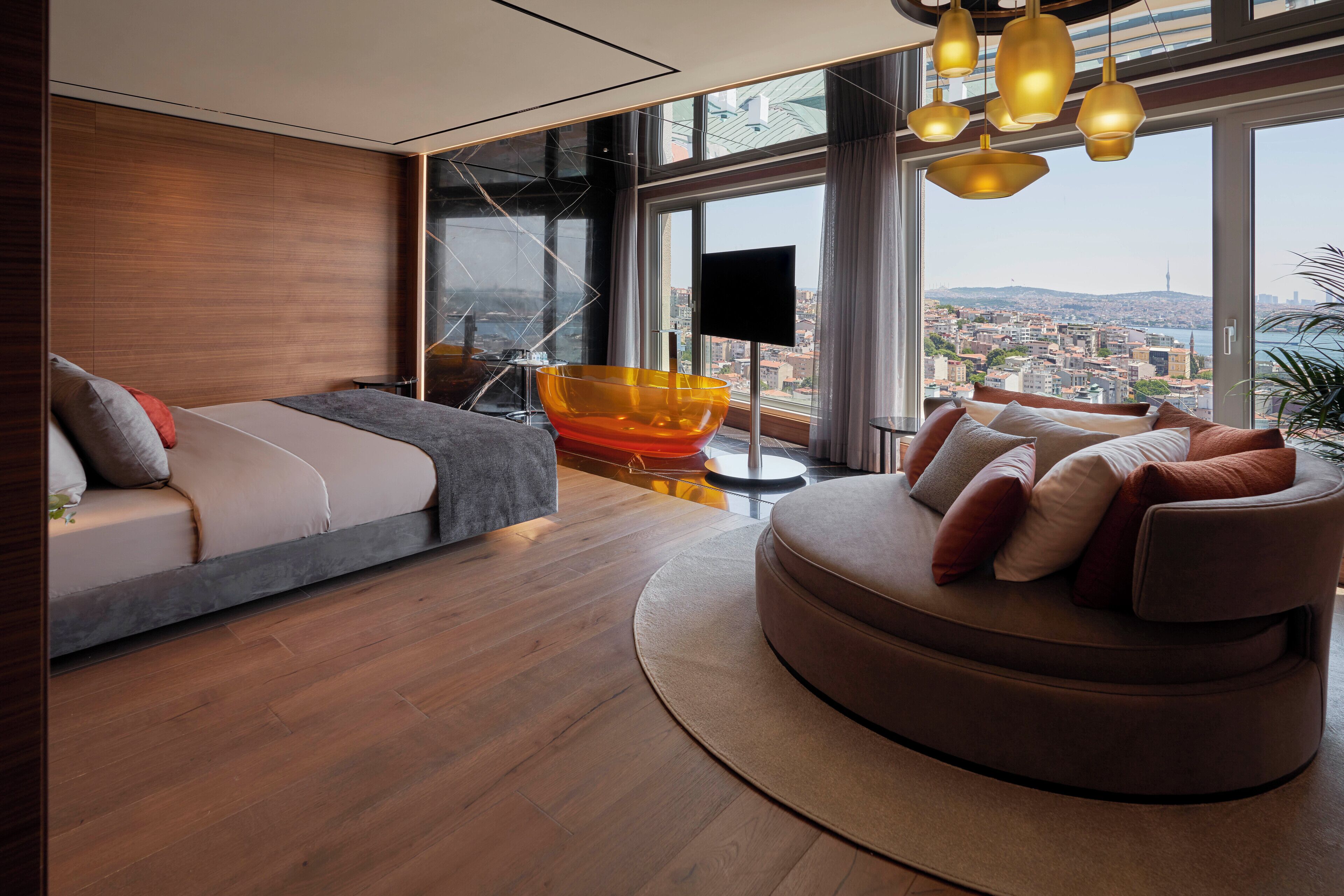 Amber Suite | Minibar, cofre com capacidade para portátil, secretária 