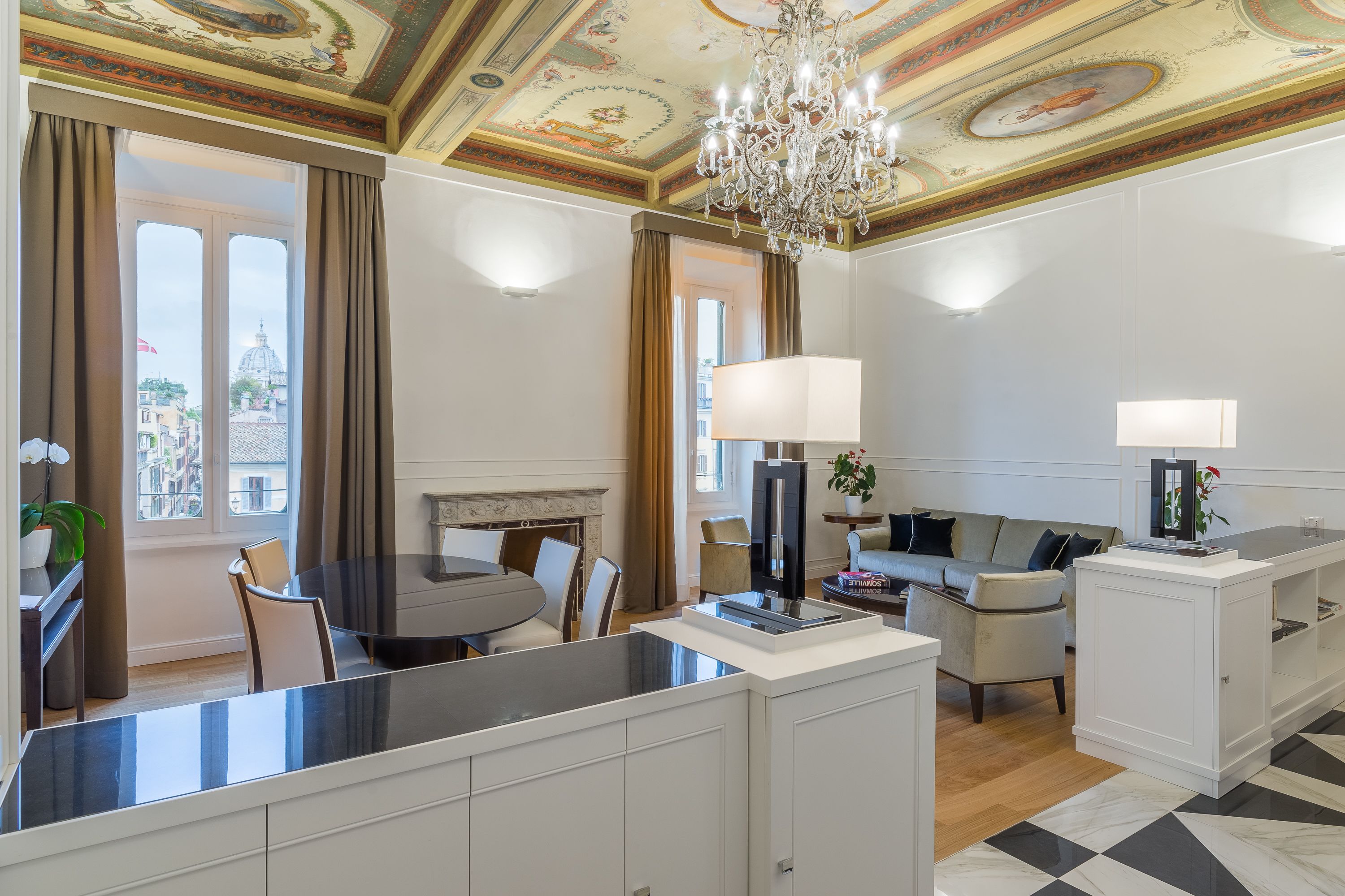 Suite Superior, 2 quartos, Vista para a cidade | Sala | Televisor LCD de 26 polegadas com canais via satélite, televisor 