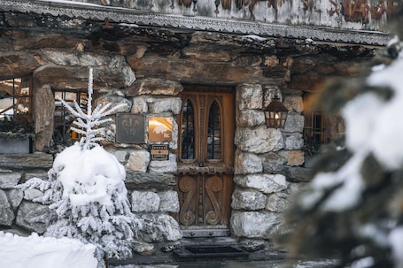 Exterior. Hostellerie du Pas de L'Ours Relais et Chateaux