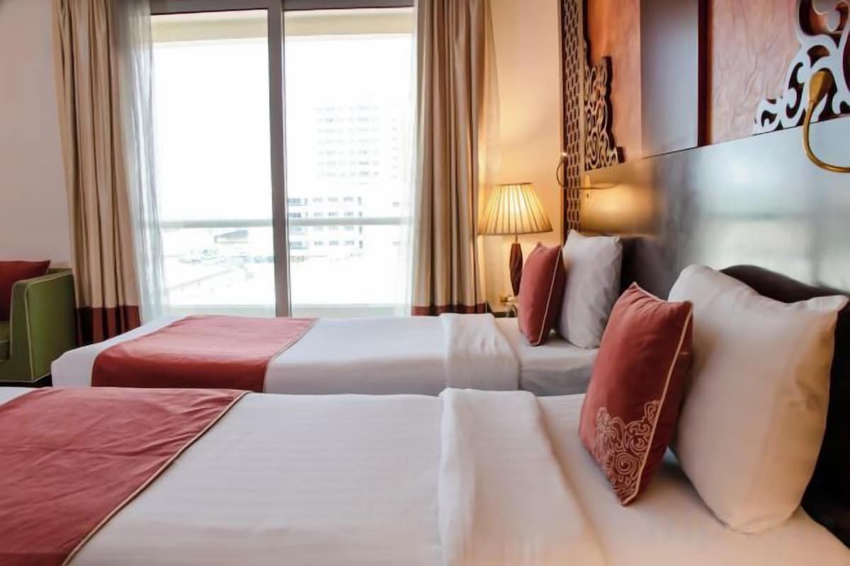 Roupa de alta qualidade, camas de colchão pillowtop, minibar 