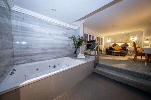 Suite, 1 cama king-size, não fumadores, banheira de hidromassagem (Presidential) | Cofre no quarto, secretária 