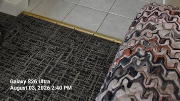 Quarto Duplo Standard, várias camas, não fumadores | Casa de banho | Uma combinação polibã/banheira, artigos de higiene pessoal grátis