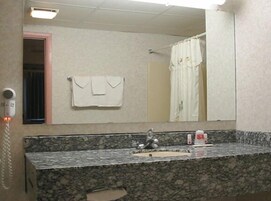Quarto Standard, 1 cama king-size, não fumadores | Lavatório na casa de banho