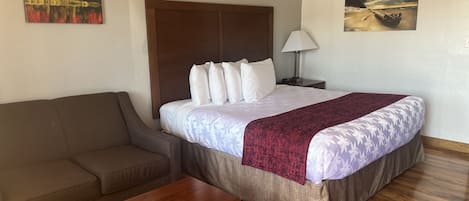 Quarto Standard, 1 cama king-size, não fumadores | Camas de colchão pillowtop, secretária, ferro/tábua de engomar