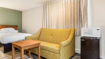 Quarto, 2 camas de casal, não fumadores | Secretária, Wi-fi grátis, roupa de cama fornecida