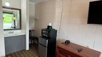 Quarto Standard, 2 camas de casal | Secretária, Wi-fi grátis, roupa de cama fornecida