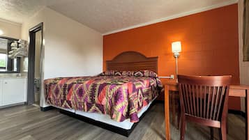 Quarto Standard, 1 cama king-size | Secretária, Wi-fi grátis, roupa de cama fornecida