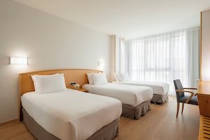 Quarto triplo | Frigobar, escrivaninha, cortinas blackout, Wi-Fi de cortesia