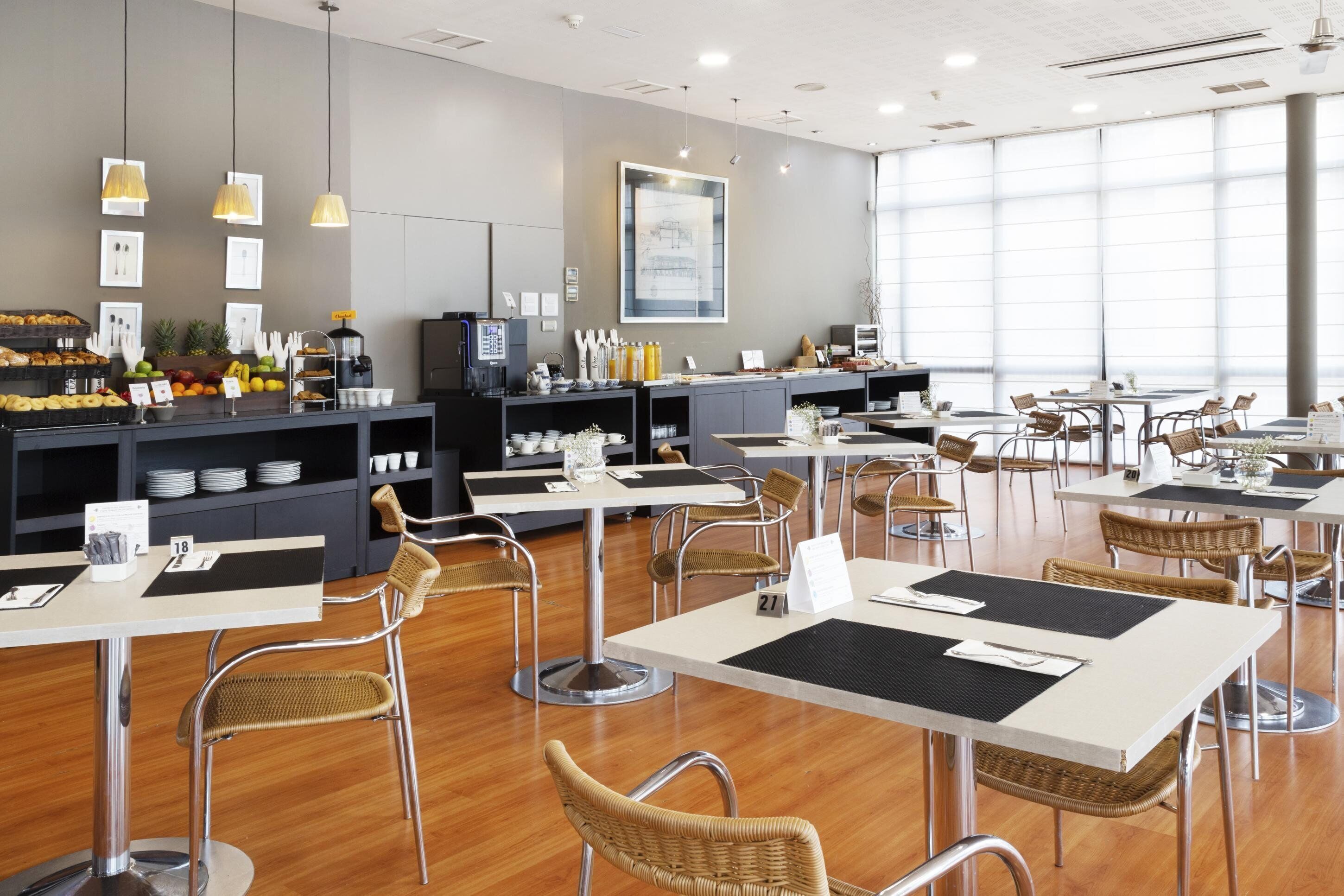 Pequeno-almoço tipo buffet diário (12.50 EUR por pessoa) 