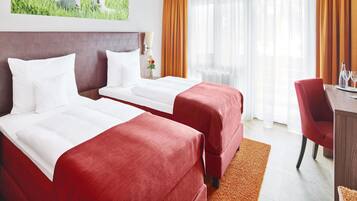 Roupa de alta qualidade, cofre no quarto, secretária