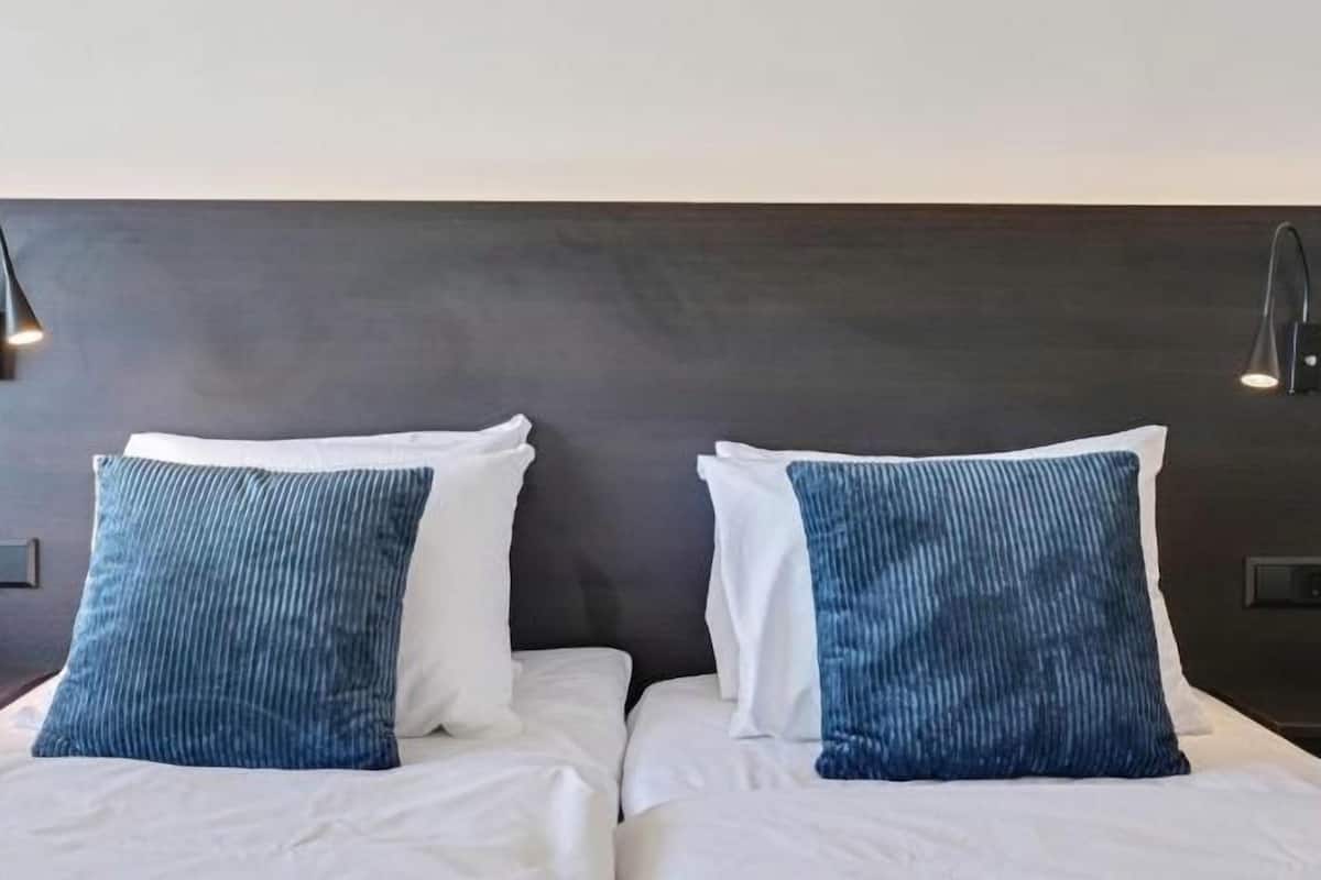 Com decoração personalizada, com mobília individualizada, secretária