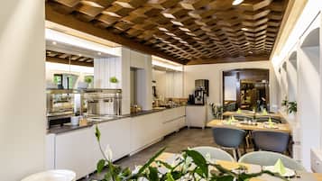 Pequeno-almoço tipo buffet diário incluído