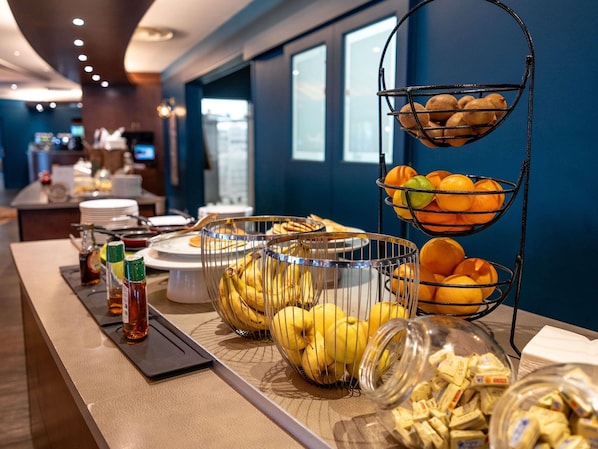 Pequeno-almoço tipo buffet diário (17 EUR por pessoa)