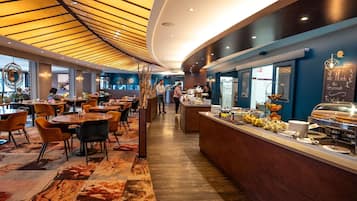 Café da manhã com buffet todos os dias mediante uma taxa