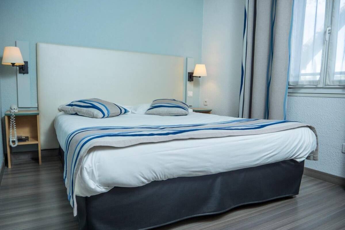 Cofre no quarto, secretária, quartos insonorizados
