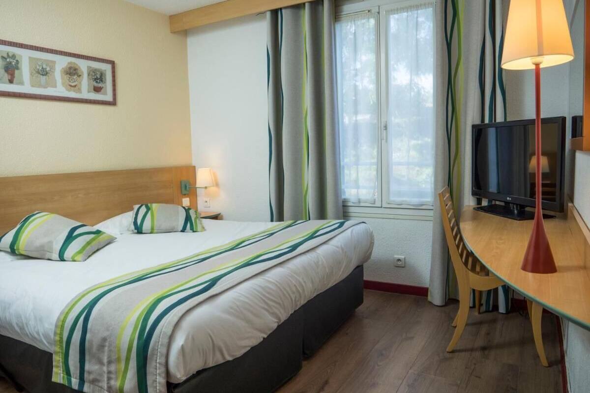 Cofre no quarto, secretária, quartos insonorizados