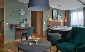 Secretária, ferro/tábua de engomar, Wi-fi grátis