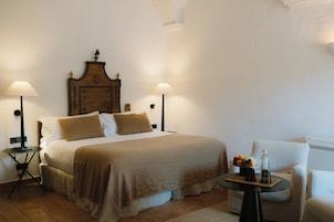 Masia Suite | Edredões de penas, minibar, cofre no quarto, secretária