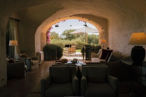 Área de estar no saguão