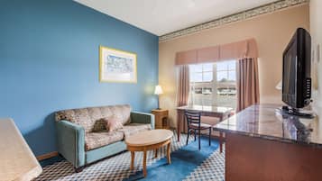 Suite, 1 cama king-size, não fumadores, cozinha | Roupa hipoalergénica, secretária, ferro/tábua de engomar, Wi-fi grátis