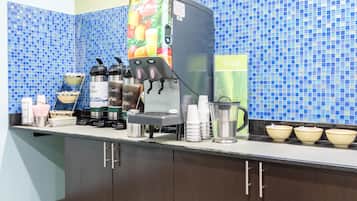 Café da manhã com buffet grátis todos os dias