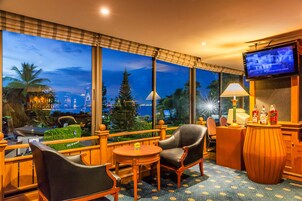 Serve jantares e happy hour 