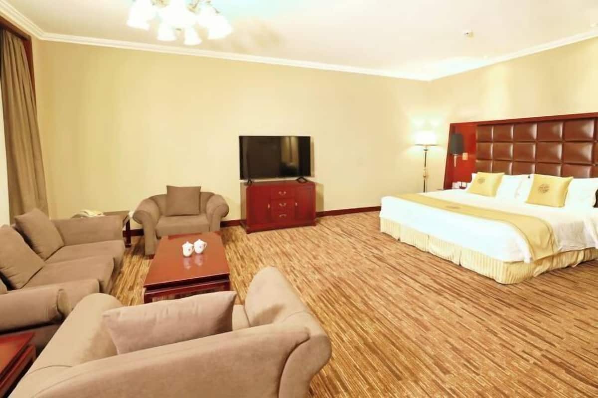 Frigobar, cofres nos quartos, individualmente decorados, escrivaninha