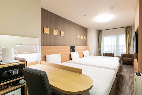 Quarto duplo standard, 2 camas de solteiro, para não fumantes (with 1 Extra bed) | Roupas de cama premium, escrivaninha, cortinas blackout