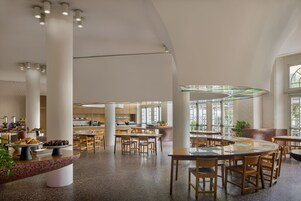 Café da manhã continental todos os dias mediante uma taxa