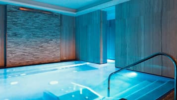 Salas para tratamentos a dois, sauna seca, banheira de hidromassagem