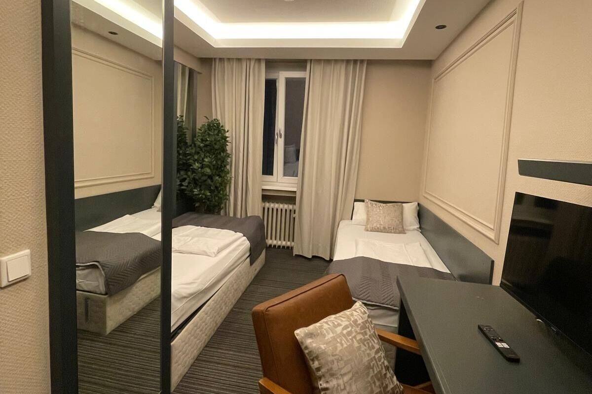 Quarto Twin Económico | Roupa de alta qualidade, edredões de penas, camas de colchão pillowtop 