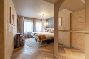 Family Room | Roupas de cama premium, cofres nos quartos