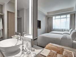 Quarto família, várias camas (Premier) | Frigobar, cofres nos quartos, escrivaninha, cortinas blackout