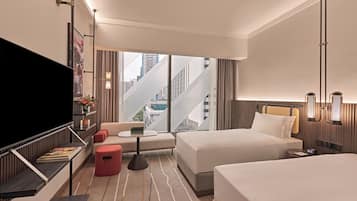 Cofres nos quartos, escrivaninha, cortinas blackout